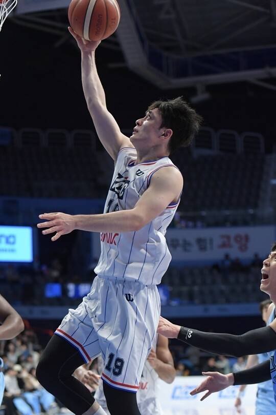 [BK 리뷰] 50%도 못 갖춘 KCC, 소노 제압 … 5연패 탈출