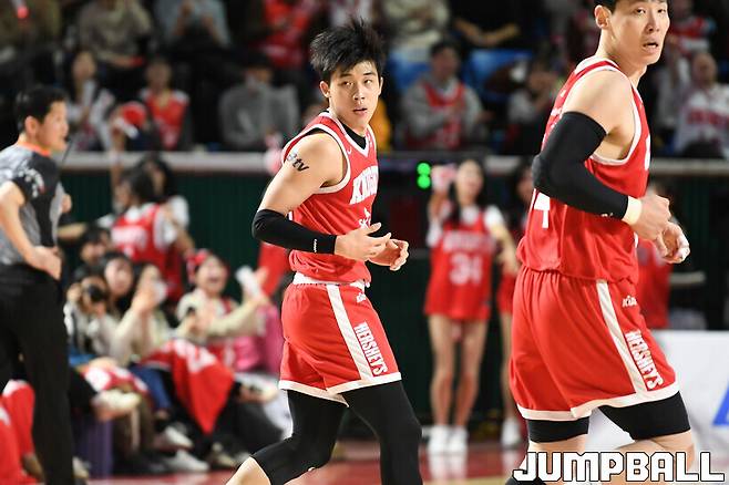 ‘오재현 부상 투혼·안영준 더블더블 Sk 1·2위 맞대결서 현대모비스 꺾고 6연승 신바람