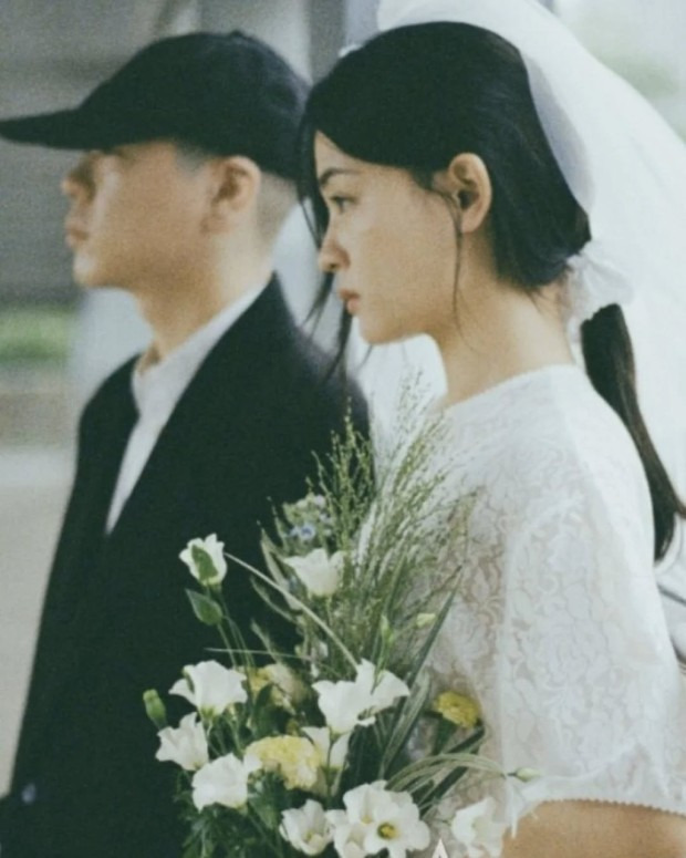 열애설에 그냥 친구라더니 4년 열애 끝에 기습 결혼 발표한 연예인 커플 스포엔 뉴세이