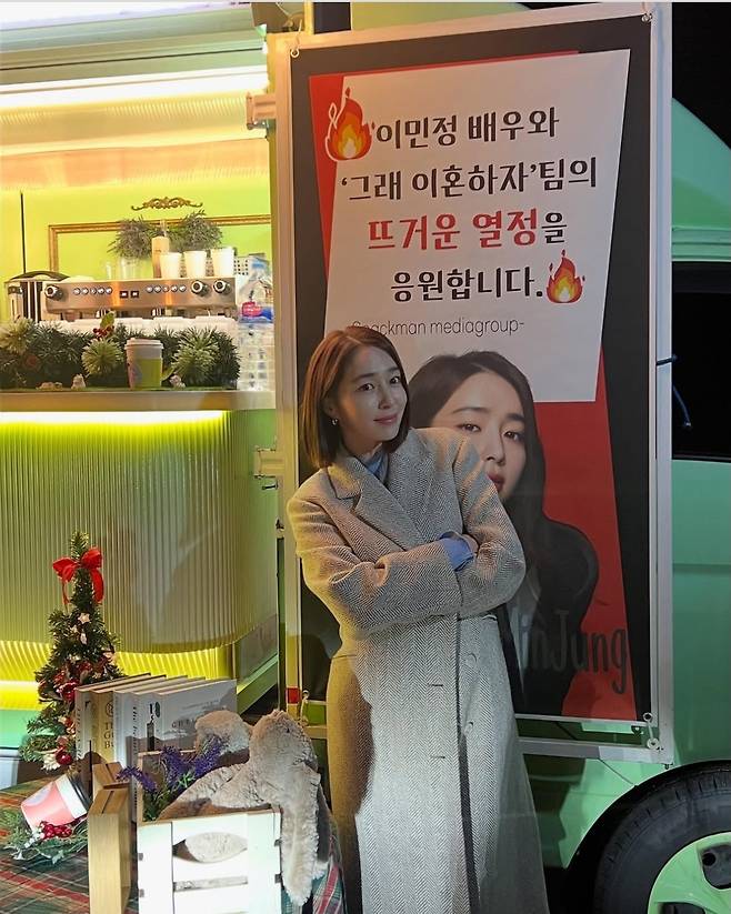 이민정 안방 복귀 시동 얼죽코의 끝을 달리는 핫핑크 여신미모 롱 코트룩 뷰티는 내운명