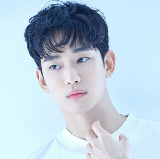외아들인 줄 알았는데 이복동생 데뷔로 안타까운 가족사 드러난 한류배우 스포엔 뉴세이