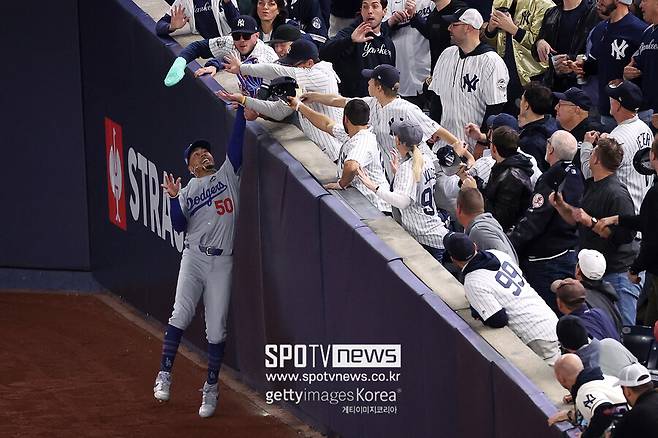 오피셜 Mlb 전 구단 무기한 출입 금지타구 훔친 양키스 팬 2명 중징계