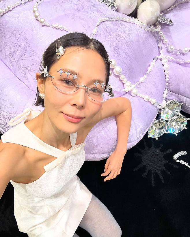 김나영 43살 맞아 홀터넥 원피스에 선글라스 낀 키치한 패션 스타픽