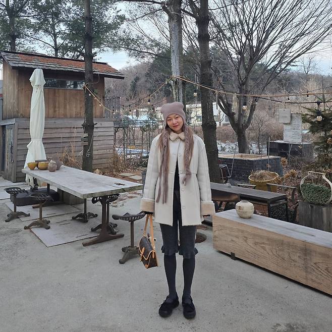 송해나 38살 맞아 러블리 모자 쓴 겨울패션 스타픽