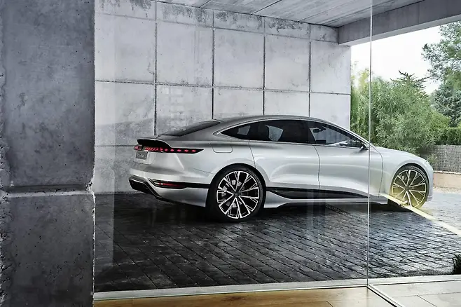 벤츠도 못따라와700km 주행 신형 전기 세단 Bmw의 위상 뉴스드리미