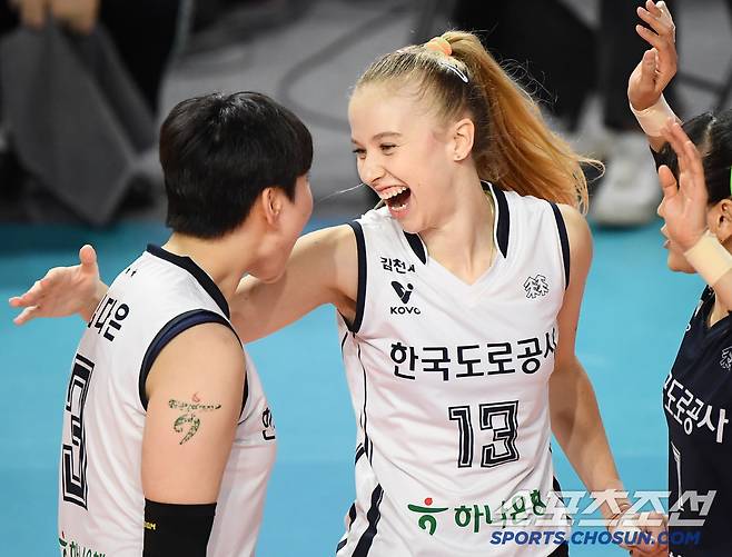 작지만 예뻤다 183cm 단신 용병 자신감 무기로 1위 흥국생명 격파 인천 현장