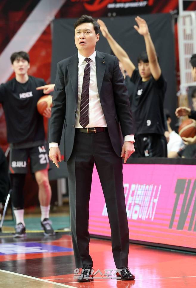 Is 패장 송영진 Kt 감독 한숨 외곽슛을 생각보다 많이 맞았다”