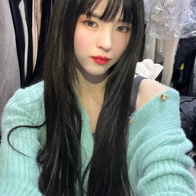 한소희 디올이 그녀를 입었다 시스루 홀터넥으로 드러낸 치명적 매력 스타와 라이프