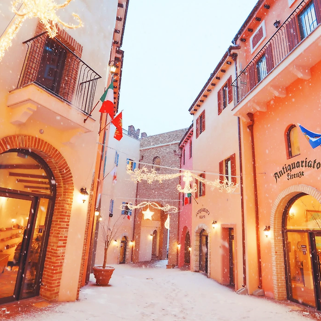 유럽 감성을 한자리에서 가평 쁘띠프랑스 And 이탈리아 마을 베니스 가면 축제 여행다이어리