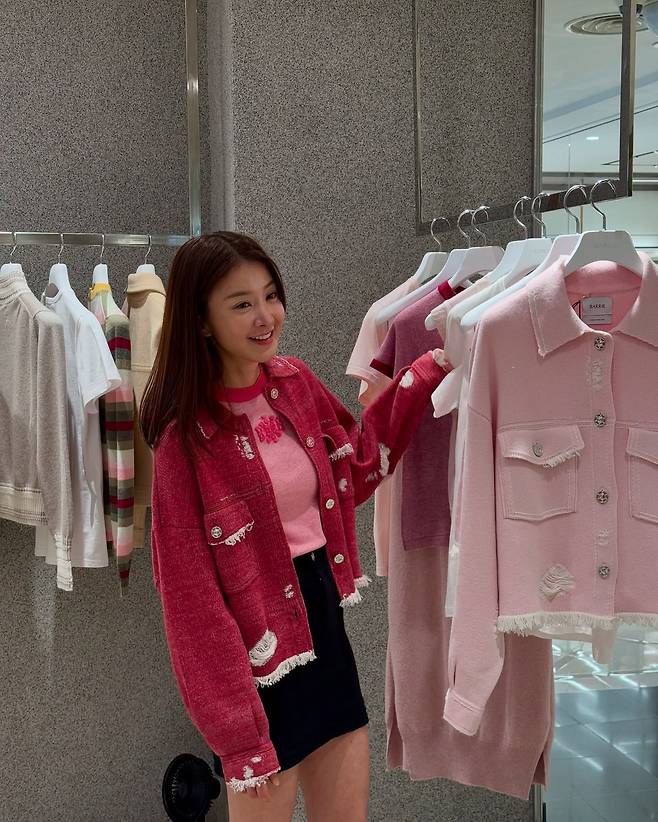 이시영 42살 맞아 미니스커트에 핑크니트 입고 러블리 뿜뿜 웰니스라이프