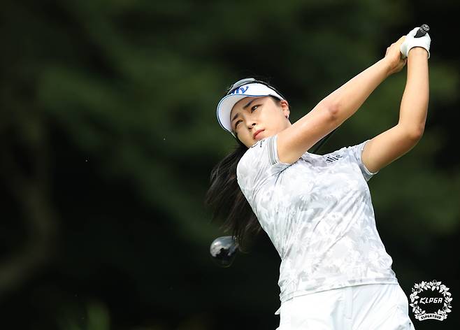 LPGA도전 윤이나, 치킨 프랜차이즈 BBQ와 후원 협약…美서 공동 프로모션 활동