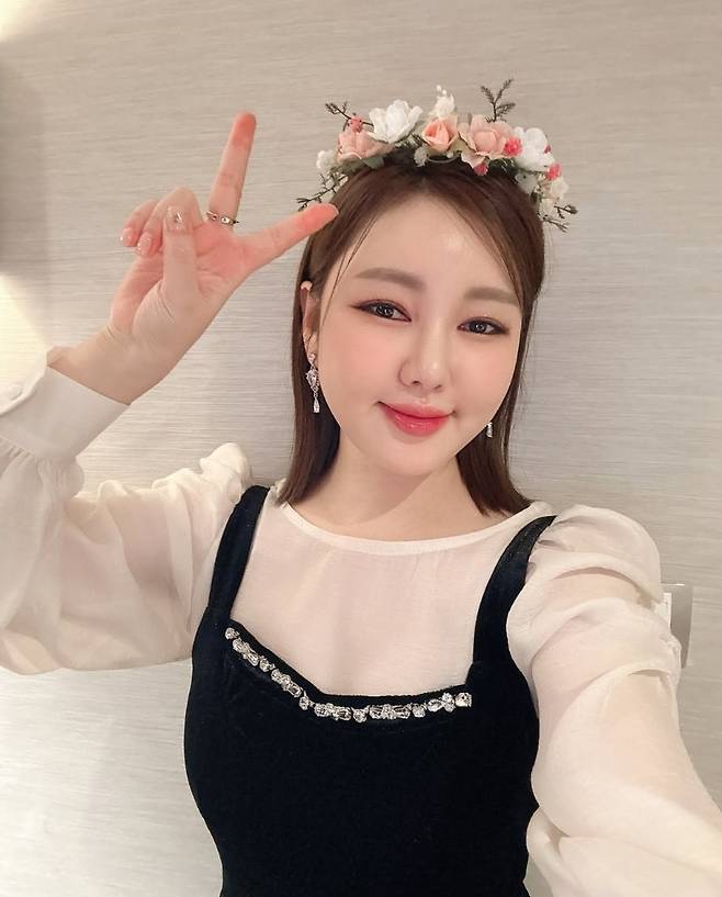 송가인 부모님 모시고 크루즈 콘서트 몸에 꼭 맞는 핏도 여신자태 일상룩 뷰티는 내운명