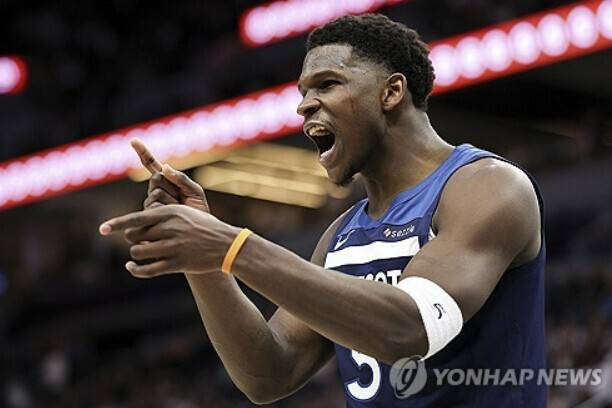 Nba ‘보름 만에 또 벌금 에드워즈 이번에는 손가락 욕으로 5만 달러
