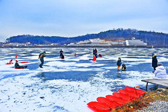 한파에도 북적 영하의 날씨에도 관광객 몰린 겨울 축제 여행을말하다
