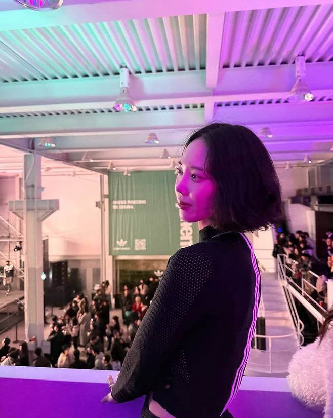 손새은 언니 손나은 뺨치는 S라인 힙한 크롭탑하이웨이스트 룩 패션 눈길 스타와 라이프