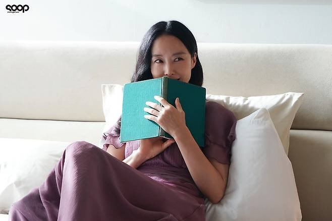 전도연52세에 이 미모라니믿기지 않는 자기관리청순 시스루 드레스룩 셀럽뉴스