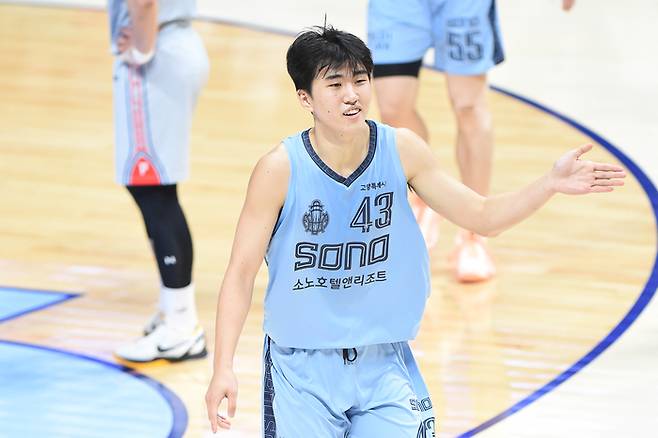 ‘비선출 정성조가 쏘아 올린 ‘희망의 16점···소노 현대모비스 꺾고 5연패 탈출