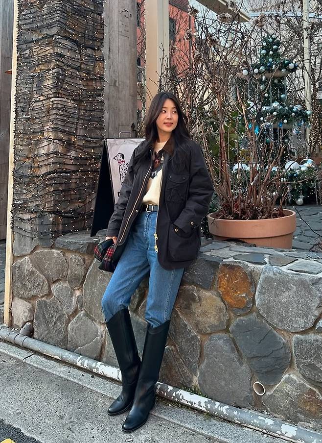 한지혜 남편 재킷도 찰떡 슈퍼 모델 핏 뽐낸 매니시한 바버 재킷 외출룩 패션엔