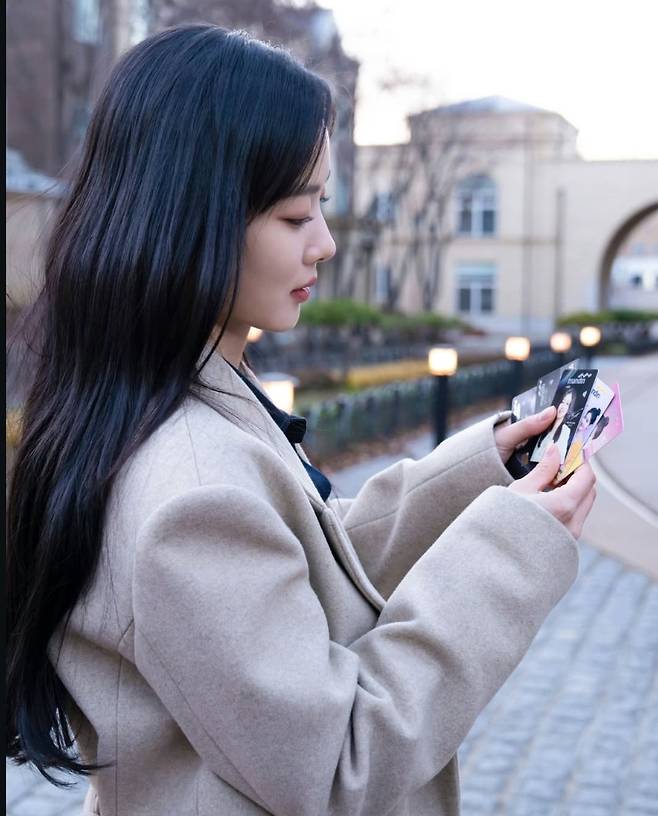 김유정 나왔다 그 얼굴 첫사랑 소환하는 국민 여동생 청순 코트룩 뷰티는 내운명