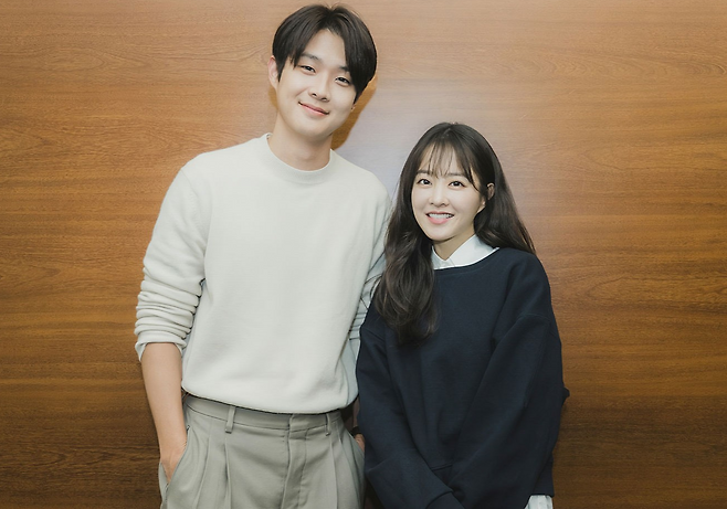 모두가 설렜다 공식 만남 발표한 90년생 동갑내기 배우 커플 필더무비