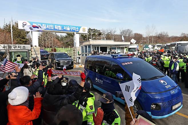 윤 대통령 별도 입장 표명 없이 구속영장 심사 출석