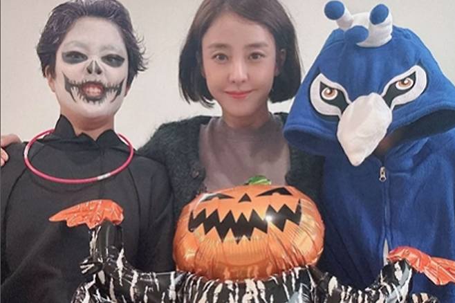 은퇴 조건으로 결혼한 여배우가 이혼 후에도 전남편과 매일 통화하는 이유 뉴스에이드