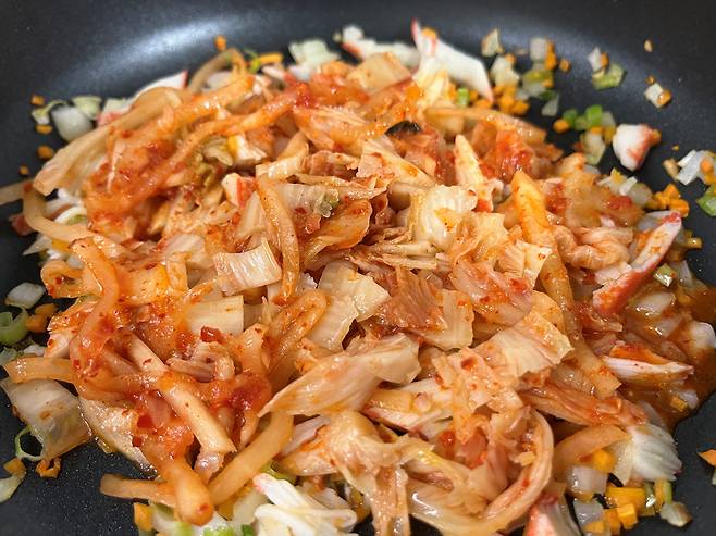 김치볶음밥에 이것 한 스푼 넣으세요 감칠맛 10배 폭발하는 김치볶음밥 레시피 텐꿀팁