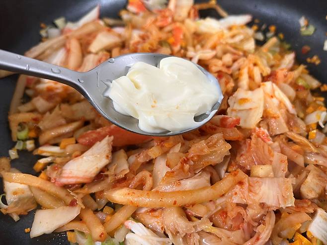 김치볶음밥에 이것 한 스푼 넣으세요 감칠맛 10배 폭발하는 김치볶음밥 레시피 텐꿀팁
