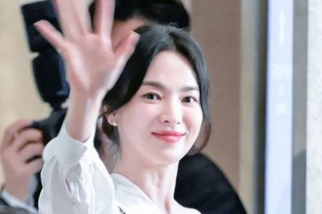 경사났네 아시아 최초로 럭셔리 뷰티 브랜드의 엠버서더가 된 여배우 요즘뭐하니