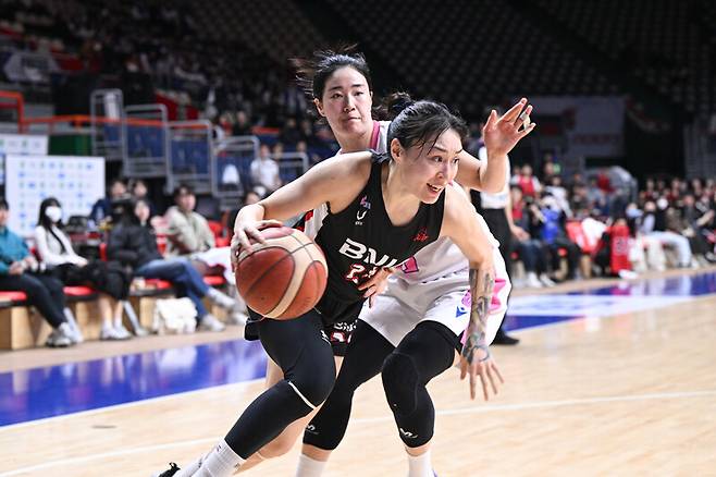 Wkbl 4라운드 리뷰 Bnk 해결사 김소니아and든든한 백업 심수현
