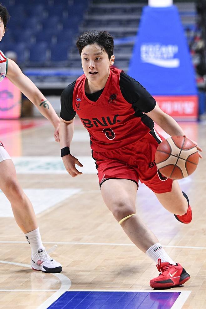 Wkbl 4라운드 리뷰 Bnk 해결사 김소니아and든든한 백업 심수현
