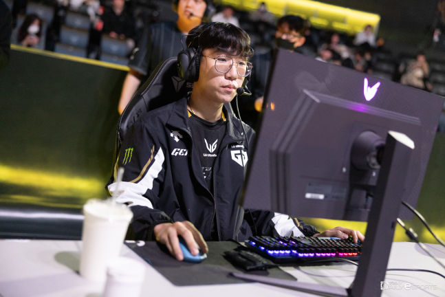 9년차 '룰러' 박재혁은 아직도 성장 중...'2연승' LCK컵 젠지, BNK와의 고전 끝에 '2-0 완승'