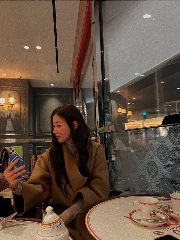 김사랑 아는 언니의 매력 뿜뿜 털부츠와 롱 코트로 친근하면서도 세련미 장착 스타와 라이프