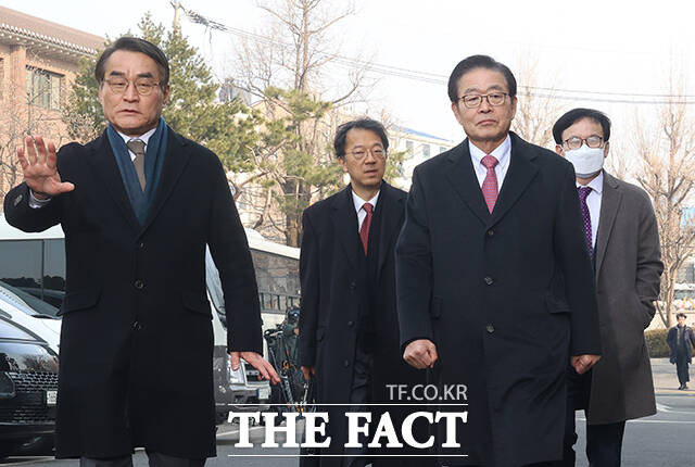 윤석열 탄핵심판 3차 변론기일 출석하는 尹 대통령 변호인단 Tf사진관