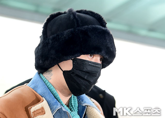 지드래곤 샤넬백은 영혼의 단짝 형형색색 네일로 시선올킬 무스탕 공항패션 뷰티는 내운명