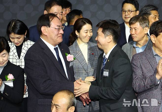 金 영웅 하형주·유승민·정진완이 이끄는 韓 체육갈망해 온 순간