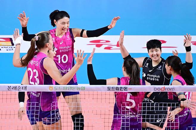 김연경 21점 여자배구 흥국생명 승점 50 선착ibk기업은행 5연패