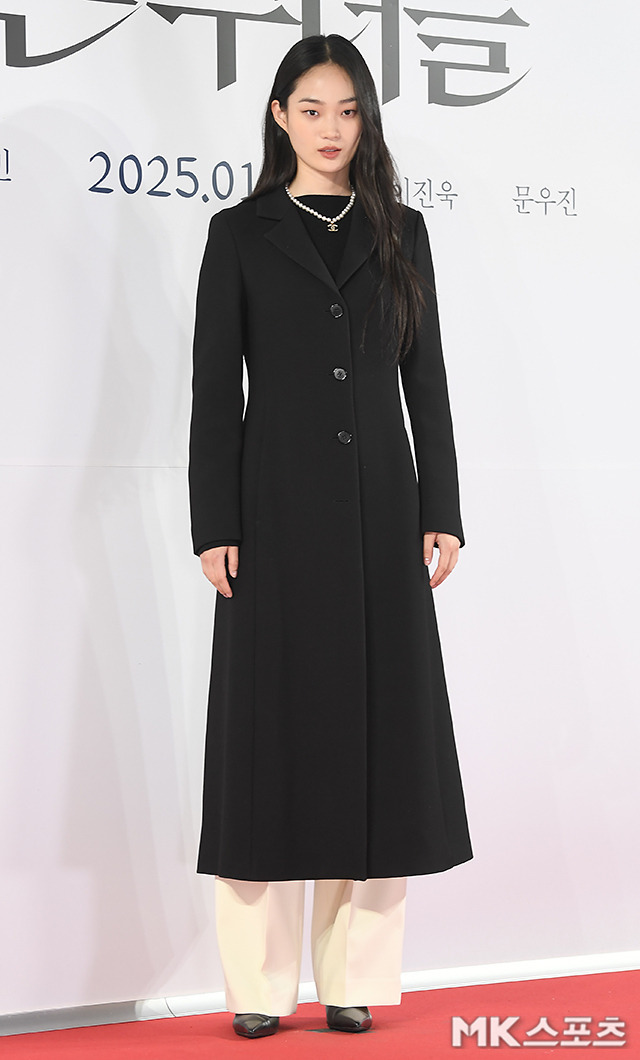 송혜교 절친 신현지 톱모델 아우라 완벽룩 블랙 롱코트로 시크우아 끝판왕 뷰티는 내운명