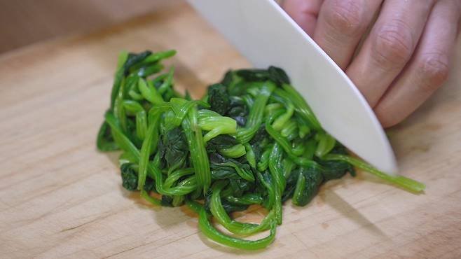 시금치무침은 이렇게 해야 맛과 식감이 살아 10배 더 맛있어집니다 최주부