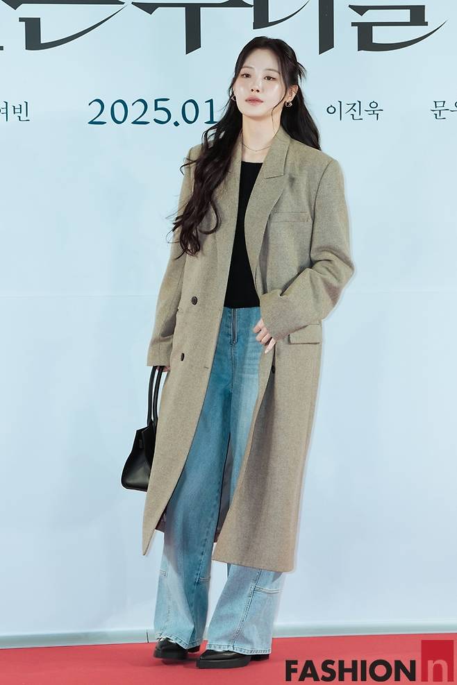 걸스데이 유라 얼죽코 여친 미모 코트만 걸쳐도 빛나 시사회 나들이룩 패션엔