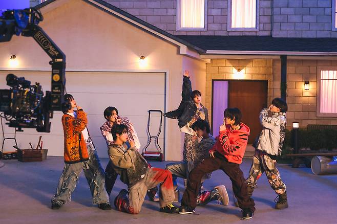 ‘jyp 신인 킥플립 데뷔 앨범 국내외 차트 1위