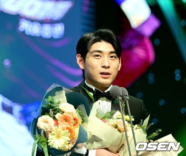 연봉 단독 발표라니이 정도 특별대우도 아깝지 않다 Kia 김도영 역대 4년 차 최고 연봉 기록 경신