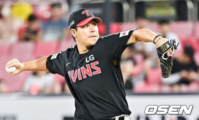 은퇴 기로→1억→2억→3억 방출생 출신의 연봉 도장깨기 노장 김진성의 시간은 거꾸로 흐른다