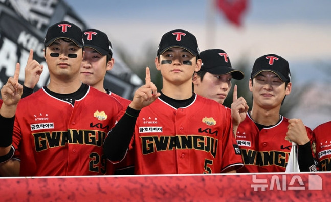 제2의 이종범이 바람의 손자 넘었다 4년차 연봉 5억 김도영 7년차 11억 이정후 기록 경신은 시간 문제