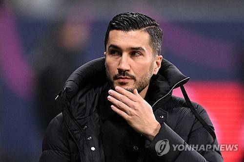 오피셜 주가 폭락에 감독 잘랐다도르트문트 사힌 감독 7개월 만에 경질→챔스 티켓 불투명이 배경
