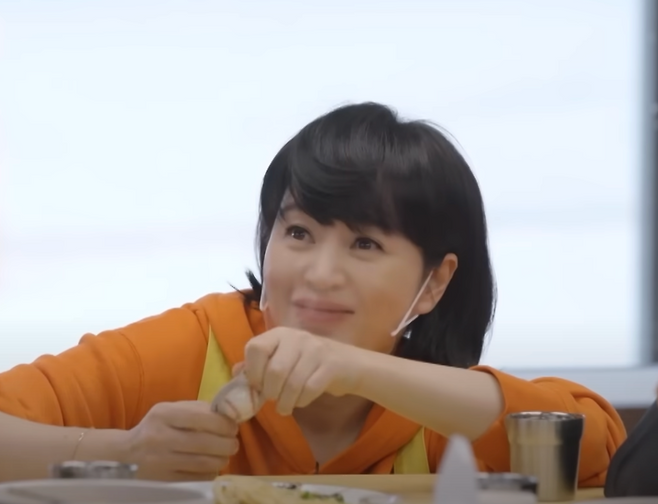 김혜수가 말하는 남자들이 나이 들면 꼭 후회한다는 한 가지 꿀벌책방