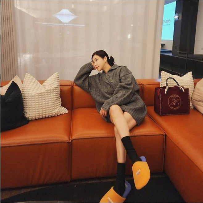 18kg 감량이 무섭네 모든 옷이 헐렁 솔비 니트 원피스로 뽐낸 하의실종룩 스타와 라이프