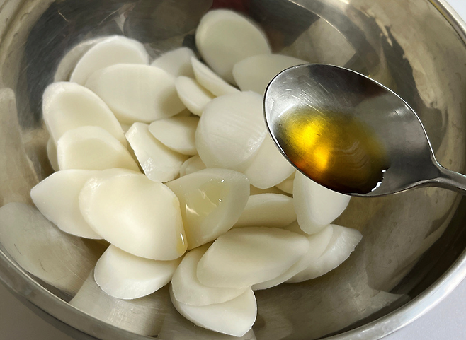 떡국떡에 이것 한 스푼 넣으세요 알아두면 평생 유용한 떡국떡 보관법 텐꿀팁