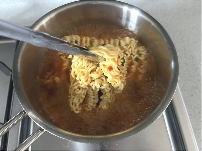라면 끓일 때 이것 살짝 넣었더니 간증이 마구마구 쏟아지네요 오늘살림루틴