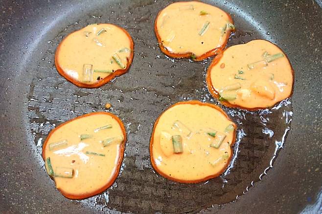 전 부칠 때 이것 한 스푼 넣어보세요 김치전보다 맛있다고 난리난 고추장떡 만들기 쏙쏙팁